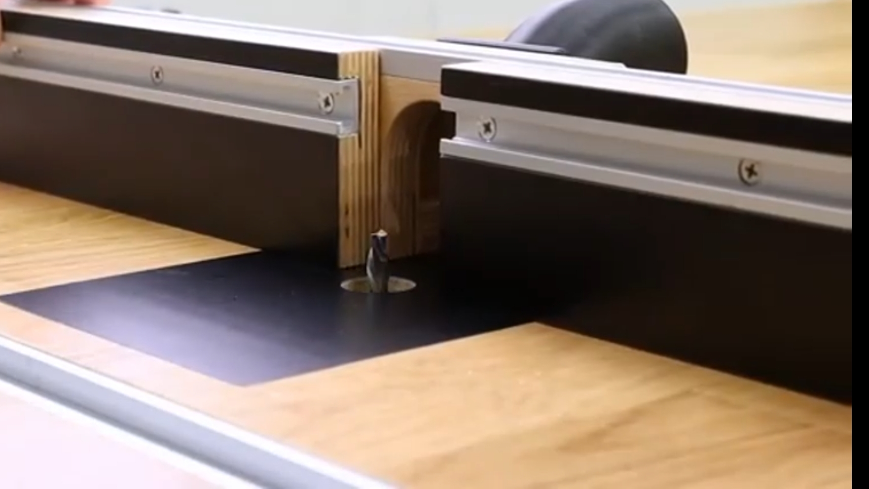 Стол для фрезера с регулировкой