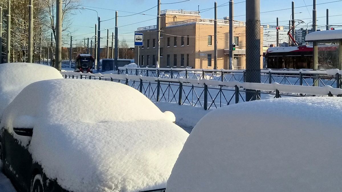 Автомобили - сугробы