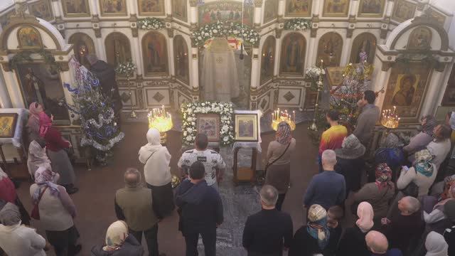 Запись трансляции 11 января 8:40. Часы. Литургия