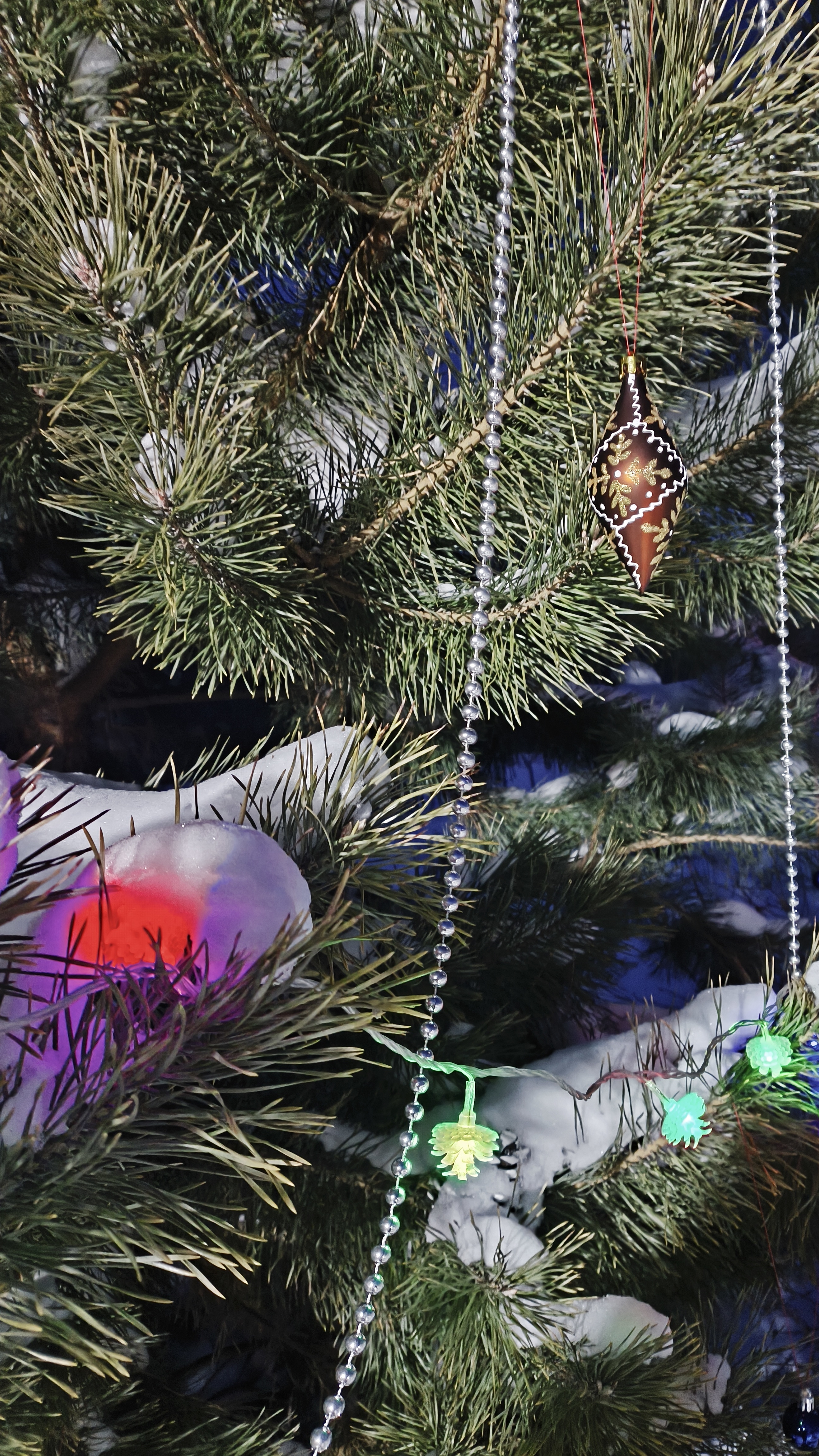 В печке топятся дровишки