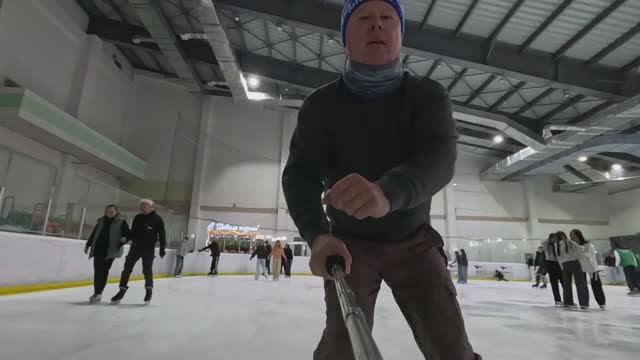 Где провести время на новогодних праздниках? Конечно на катке!