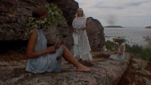 ©  "Немец. Жрицы Гипербореи с венками" Съемки 2005