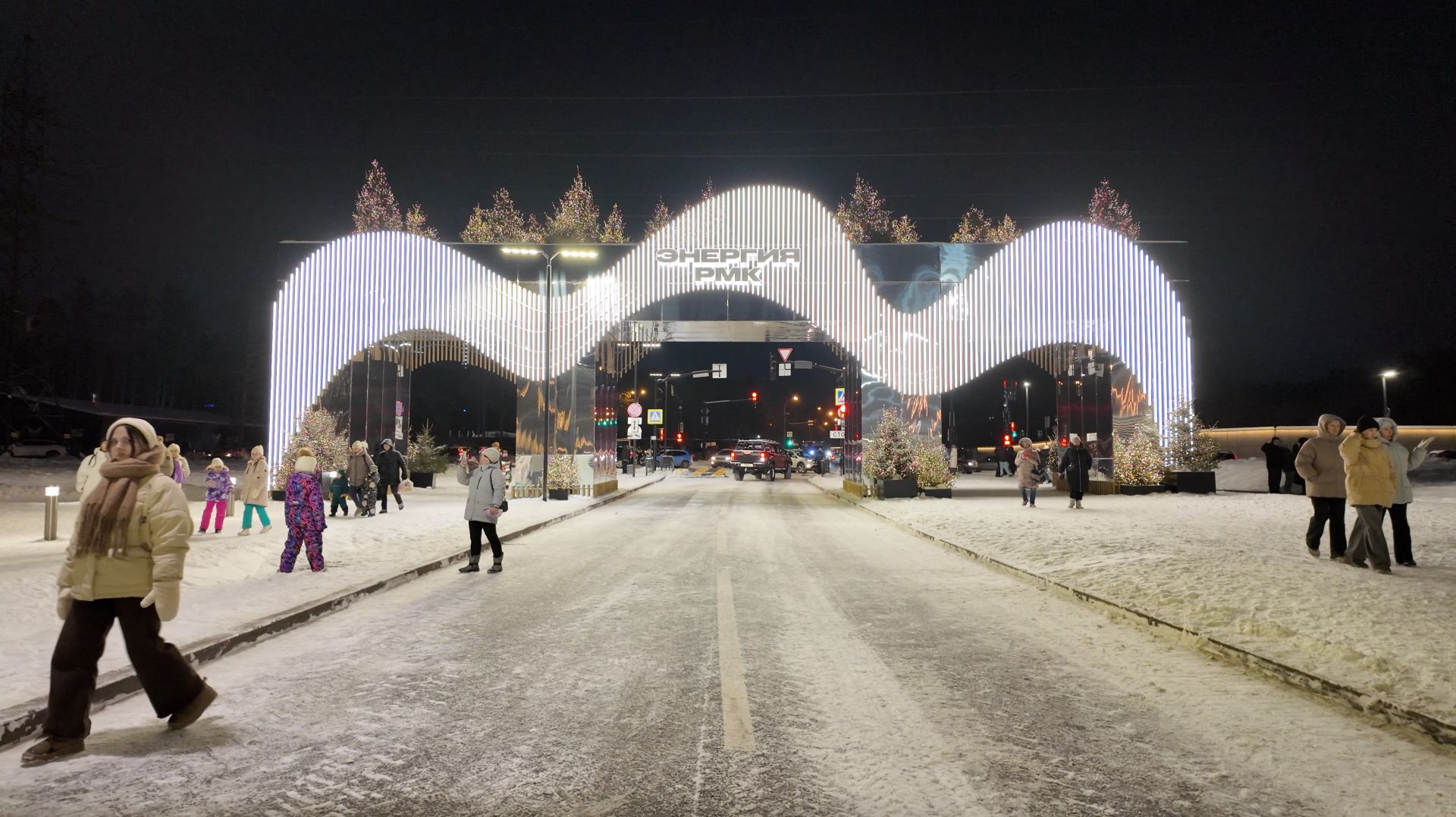 Прогулка по Екатеринбургу: улица Архангела Михаила и Фестиваль «Энергия РМК. Зима» | 4K Walking Vlog