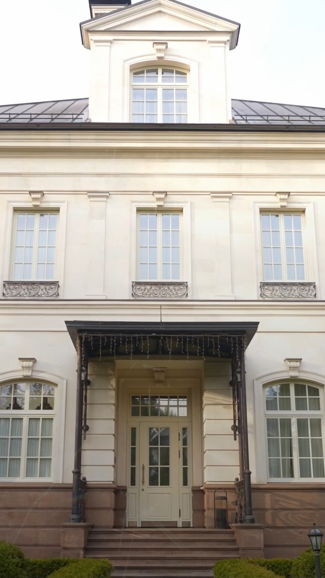 ОСОБНЯК В КЛАССИЧЕСКОМ СТИЛЕ В КП НИКОЛИНО