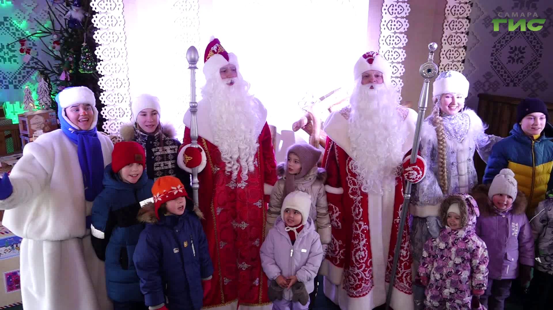 Встреча двух Морозов: самарский и белорусский волшебники порадовали детей на площади Куйбышева