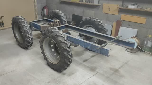 Установленная рама на мосты. Минитрактор своими руками!