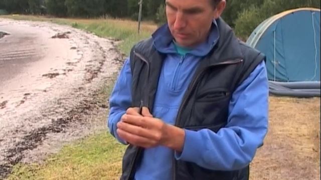 ©  "Немец. Рощин демонстрирует найденную немецкую гильзу" 2006