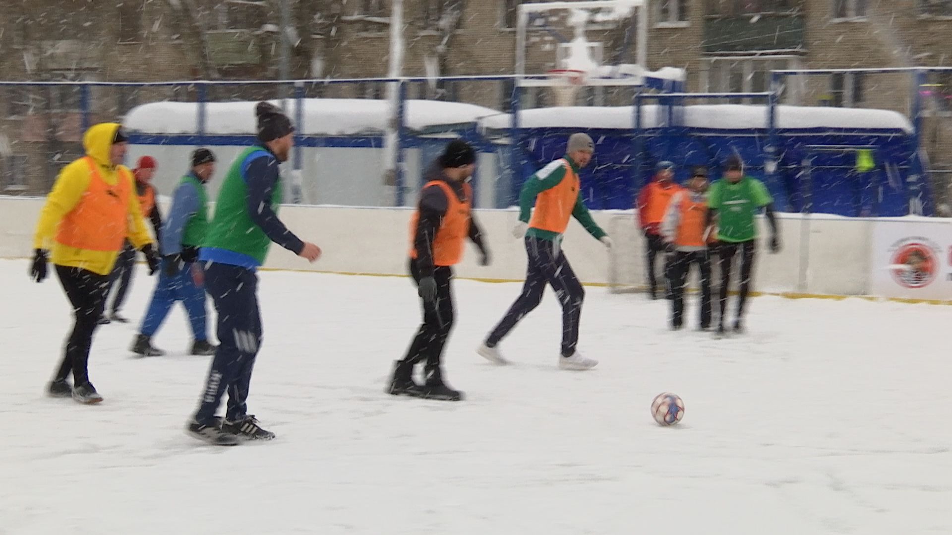 Футбол на льду