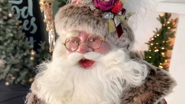 Коллекционная кукла САНТА - ТВОРЕЦ ВОЛШЕБНОГО ПРАЗДНИКА, 60 см, MR51-37702