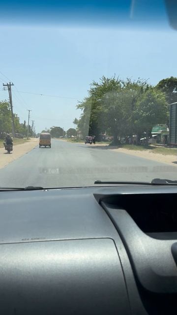 По дороге из аэропорта Момбасы в Диани-Бич в Papiloon Lagoon Reef #африка #кения #любовь