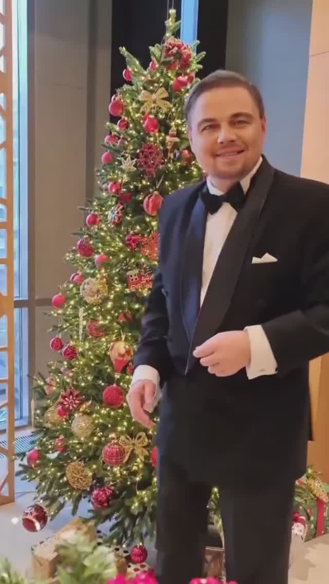 Когда Лео поздравляет с Рождеством и Новым Годом