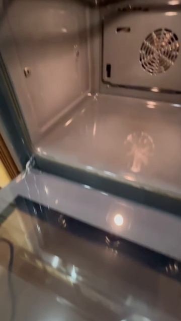 Отмываем пригоревший жир и масло