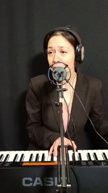 Синие стрекозы — Вика Амрит | Живой вокал и фортепиано #викаамрит