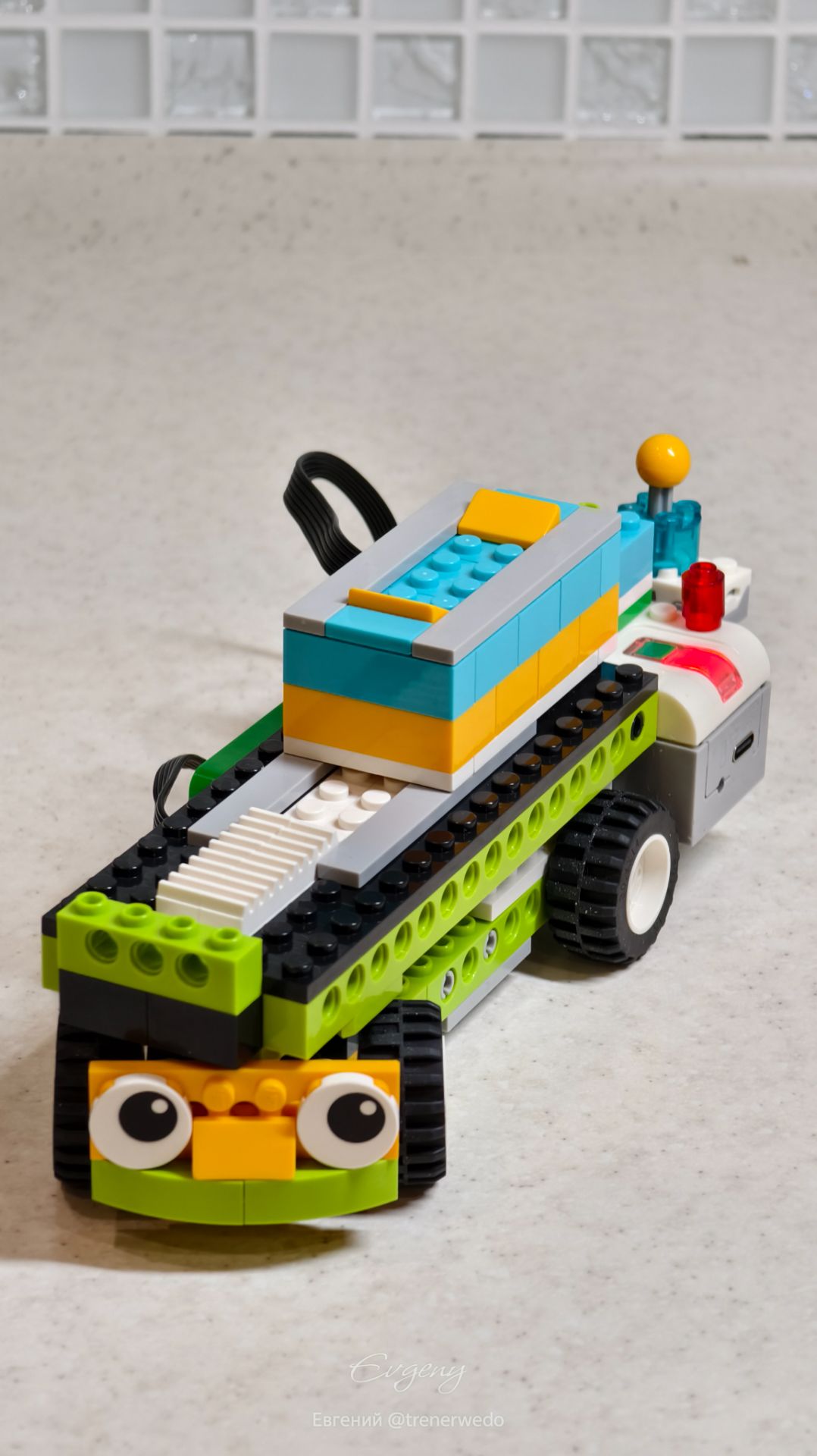 Автомобиль с джойстиком. Проект Wedo 2.0
