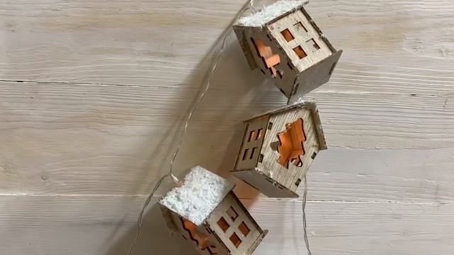 Светодиодная гирлянда ЗИМНИЕ ДОМИКИ, ёлочки, 10 теплых белых LED-огней, 1.3+0.3 м, AMZ101490-1