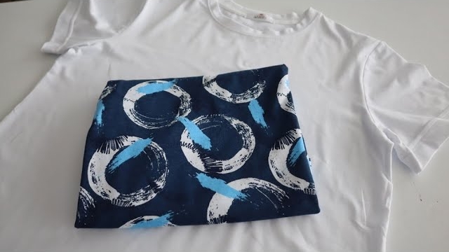 Сшила шикарное платье без выкройки и трат на дорогие ткани — понадобились только футболка и халат