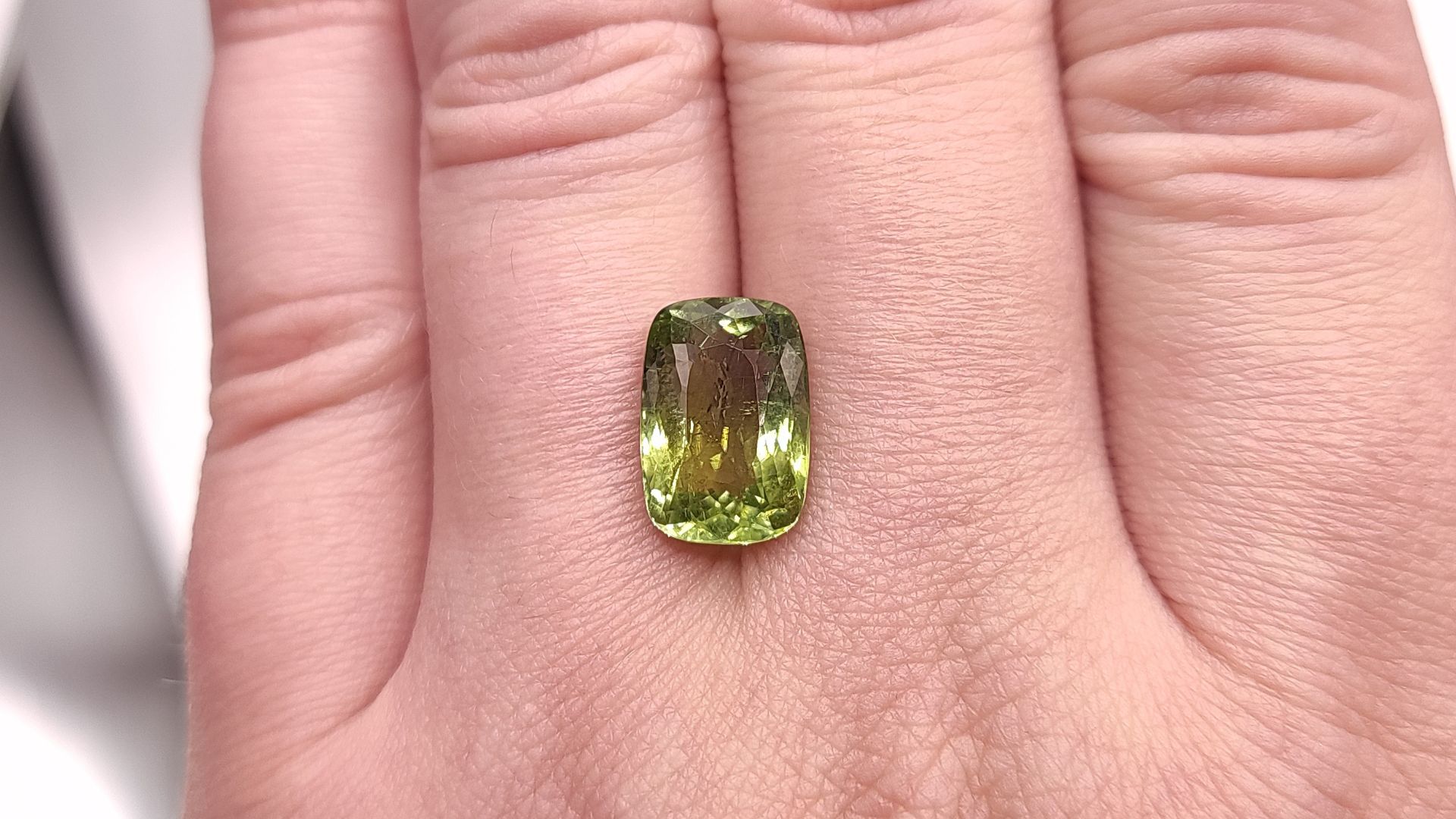 Турмалин Верделит кушон 5.42 ct. Мозамбик + гемм. заключение