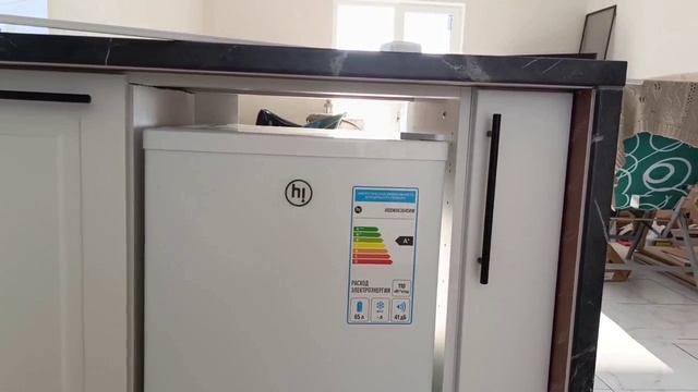 Сборка кухни. Установка холодильника.