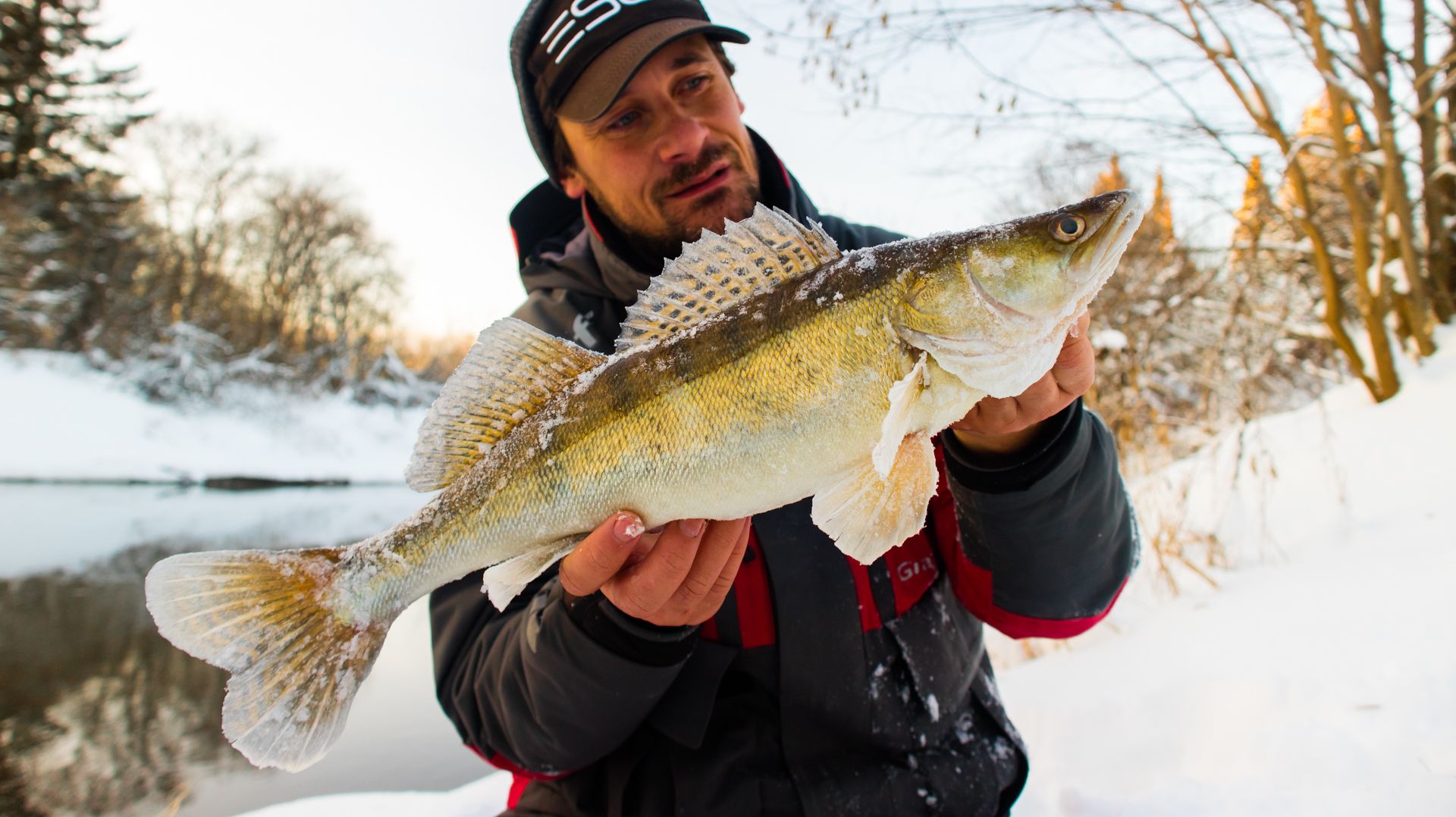 Такой мороз, что катушки замерзали! Зимний спиннинг в мороз на малой реке. [Пора ловить]