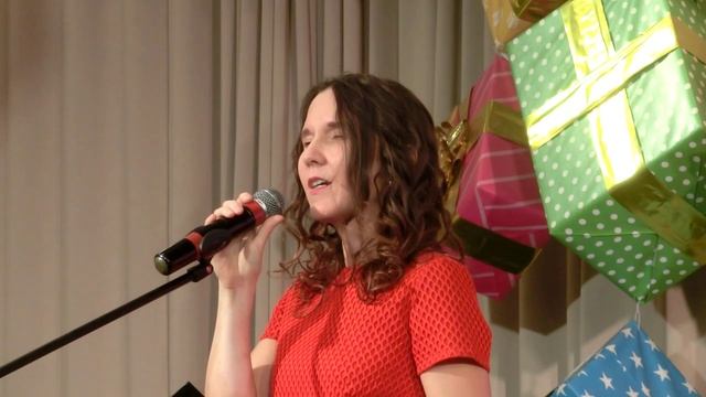 Ольга Лука читает свои стихи "Россия"