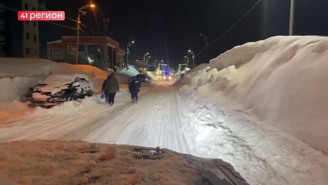 КУЧА-МАЛА НА ПРОЕЗЖЕЙ ЧАСТИ: УТРО ПОСЛЕ ПУРГИ НА ПРОСПЕКТЕ РЫБАКОВ • БЕЗ КОММЕНТАРИЕВ