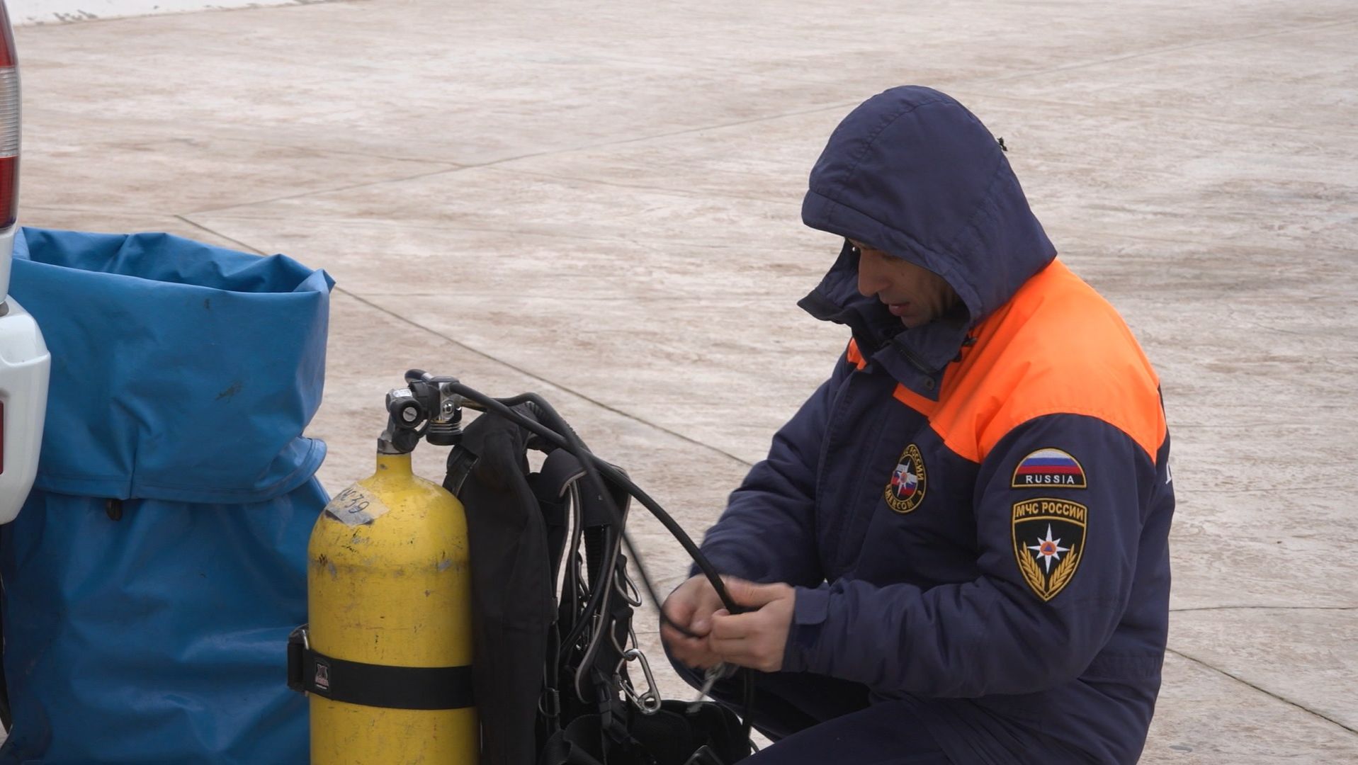 В Севастополе водолазы обследуют места для крещенских купаний