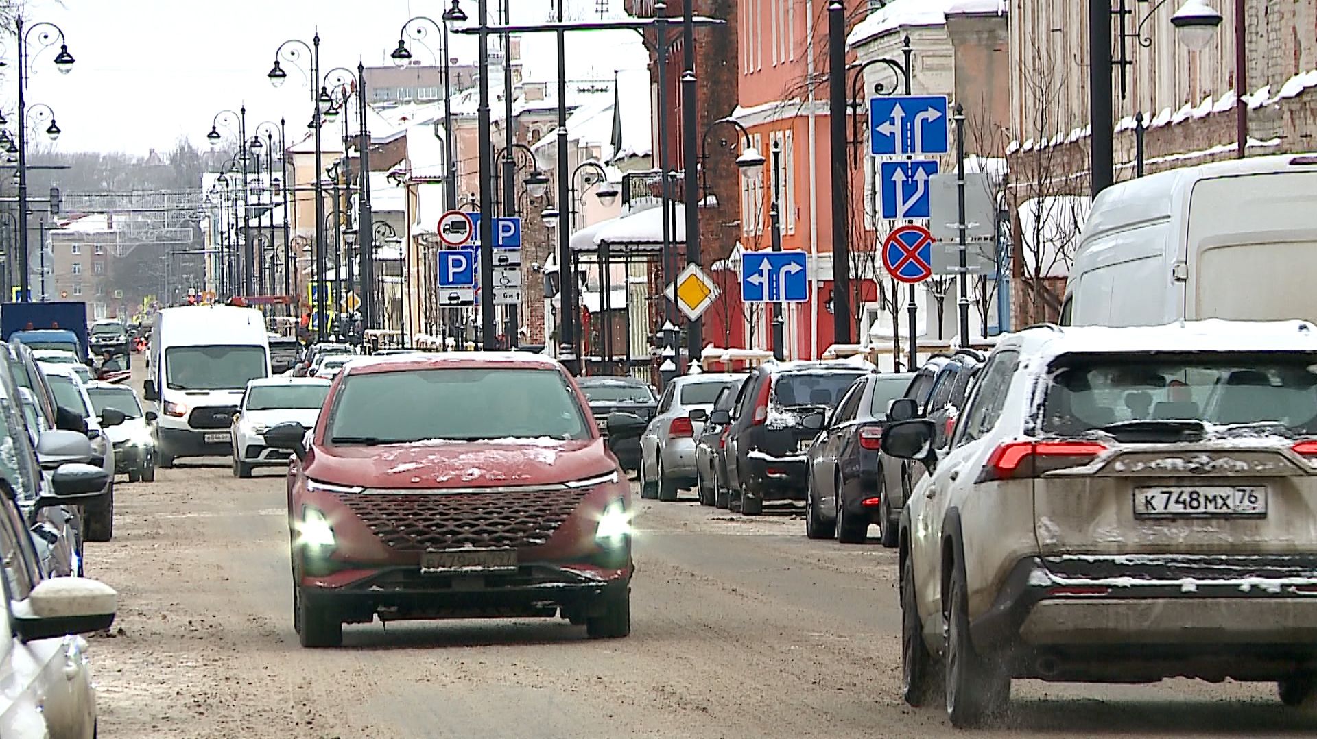 (Рыбинск-40) УЛИЦА ЧКАЛОВА ОБРАСТАЕТ ЗНАКАМИ