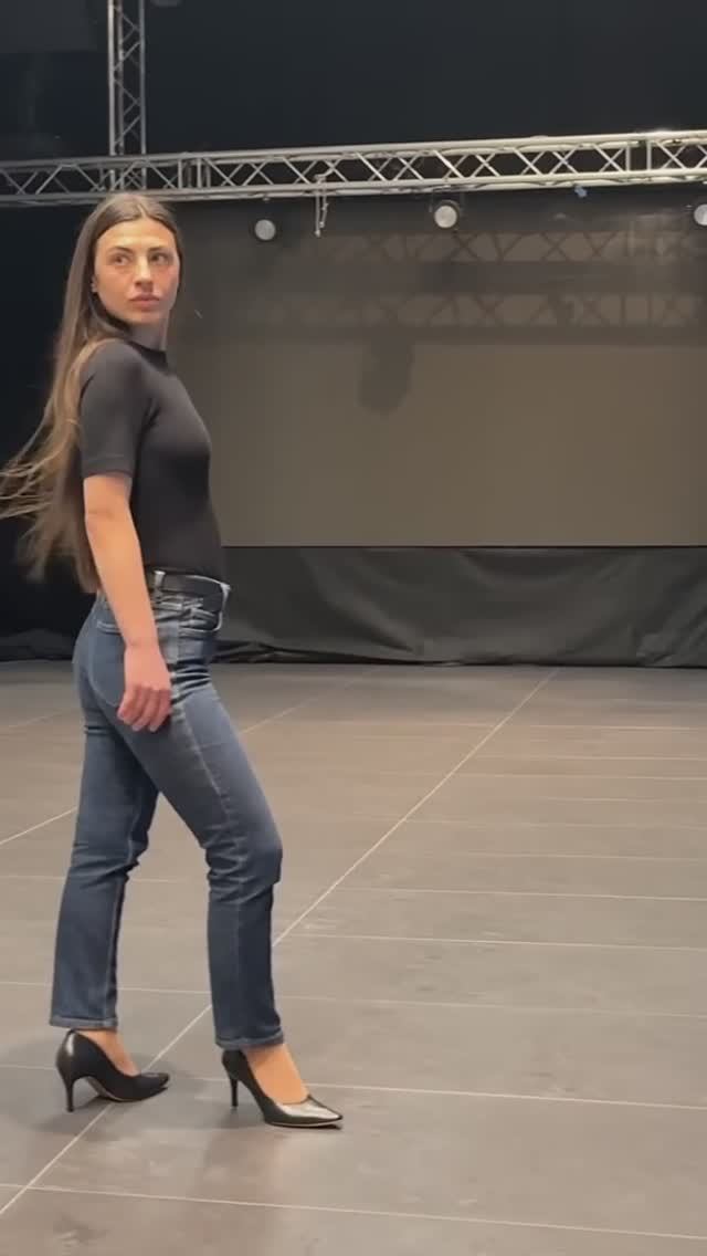 Поворот в дефиле N1