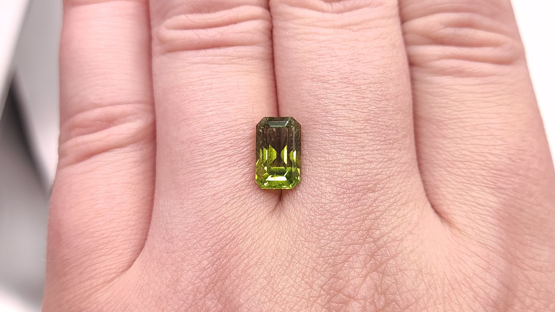 Турмалин Верделит октагон 2.75 ct. Мозамбик + гемм. заключение