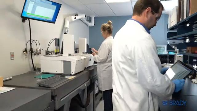 Brady M611: применение принтера этикеток и приложения Express Labels в лаборатории