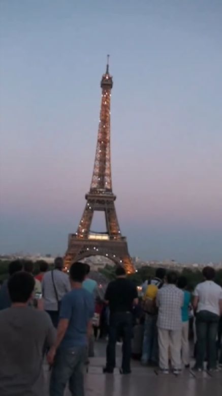 Вечером в Париже