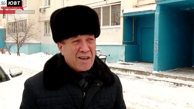 Сырость и запах из подвала не дает жителям Ленина, 110 спокойно жить