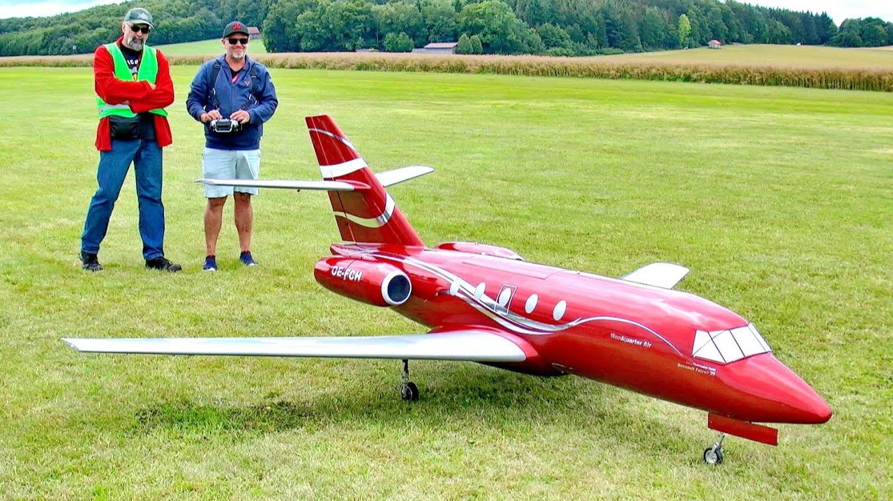 Размерная модель "FALCON 20" Демонстрация полёта