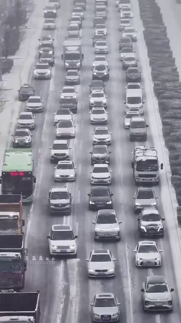 Уборка снега проходит в китайском Харбине