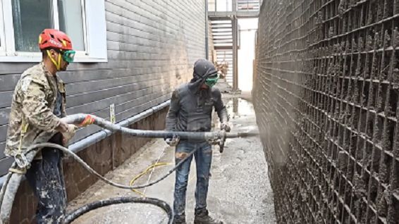 Кто зарабатывает на стройке - Как делают торкрет на растворонасосе? Новая бригада.