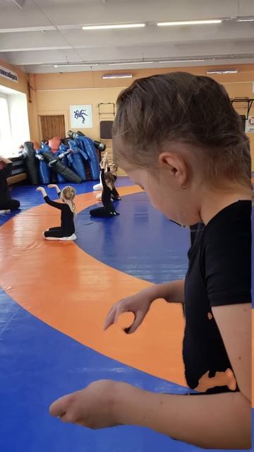 Посмотрите, насколько просто улучшить осанку!