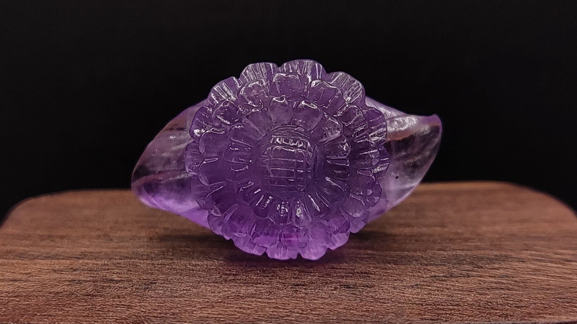 Аметист резной цветок 40.85 ct. Уругвай + гемм. заключение