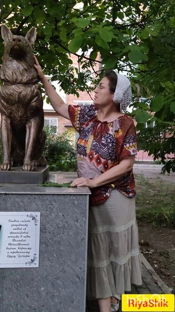 Памятник овчарке Цезарь в Ейске.