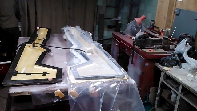 №20 - Закладка внешнего слоя стеклоткани и наполнителя на 2 половине фюза и вакуум.