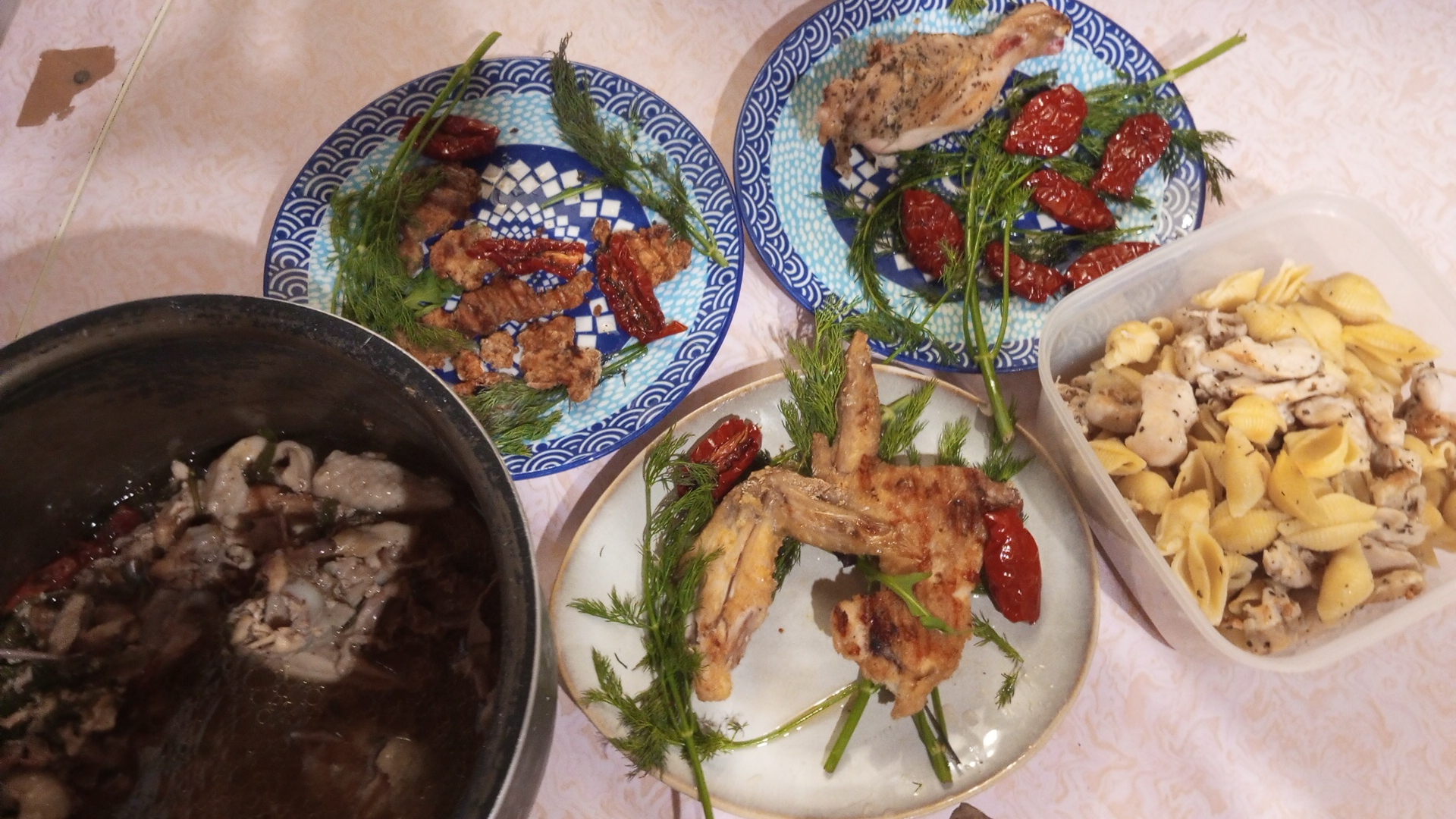 Приготовил 5 БЛЮД КУПИВ 1 КУРИЦУ