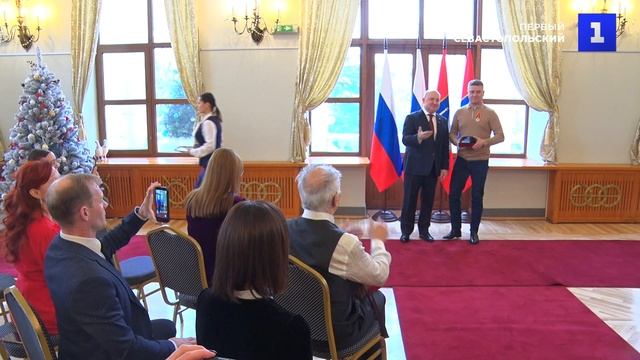 Развожаев поздравил артистов с профессиональным праздником