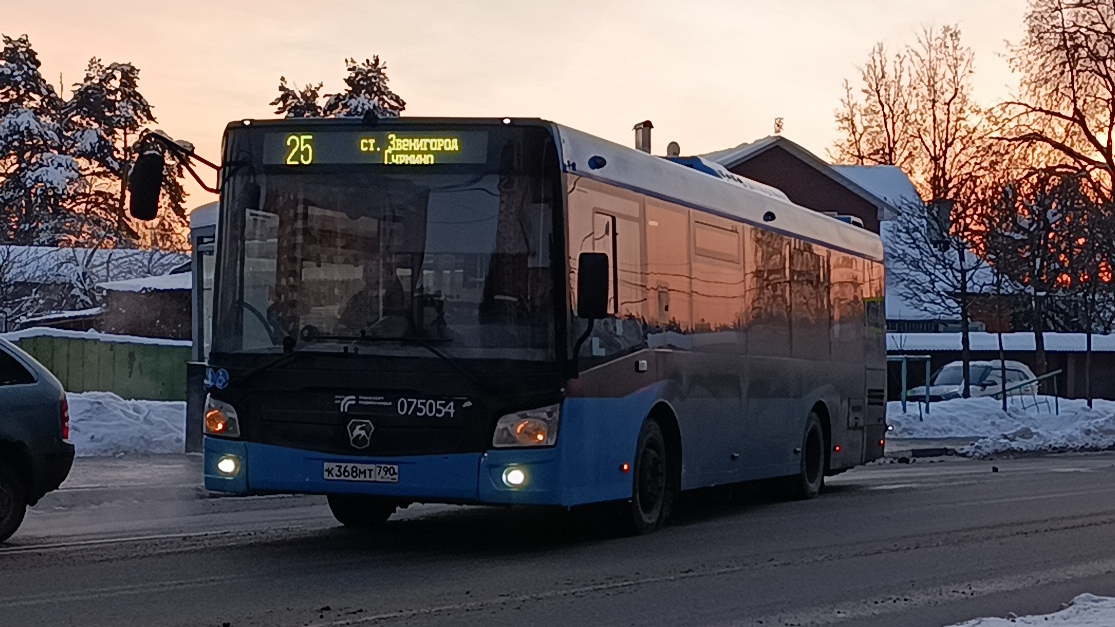 ЛиАЗ 4292.60 на 25 маршруте  отправляется от остановки автосервис в г.Звенигород