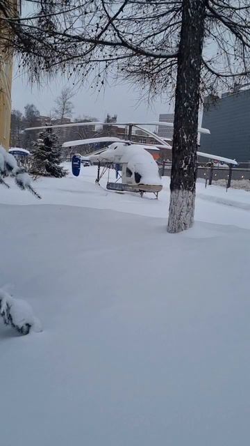 Достопримечательность Вертолет возле техникума Ю. Гагарина в Люберцах