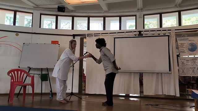 Упражнение - пластич. миниатюра "Зеркало" на эмоц. выражение и отражение состояний друг друга.