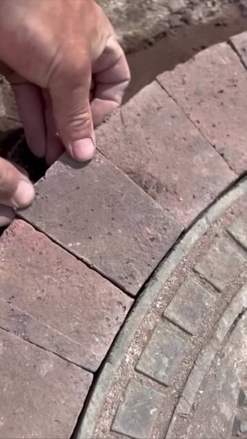 Укладка плитки кругом.