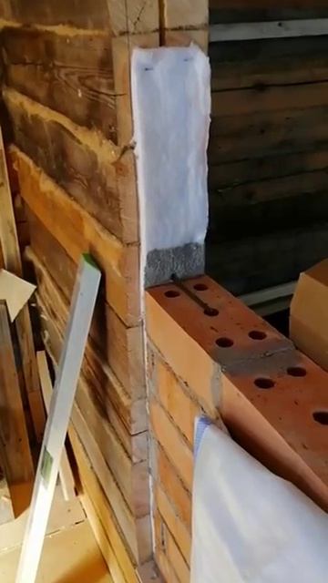 Соединение кирпича и сруба.