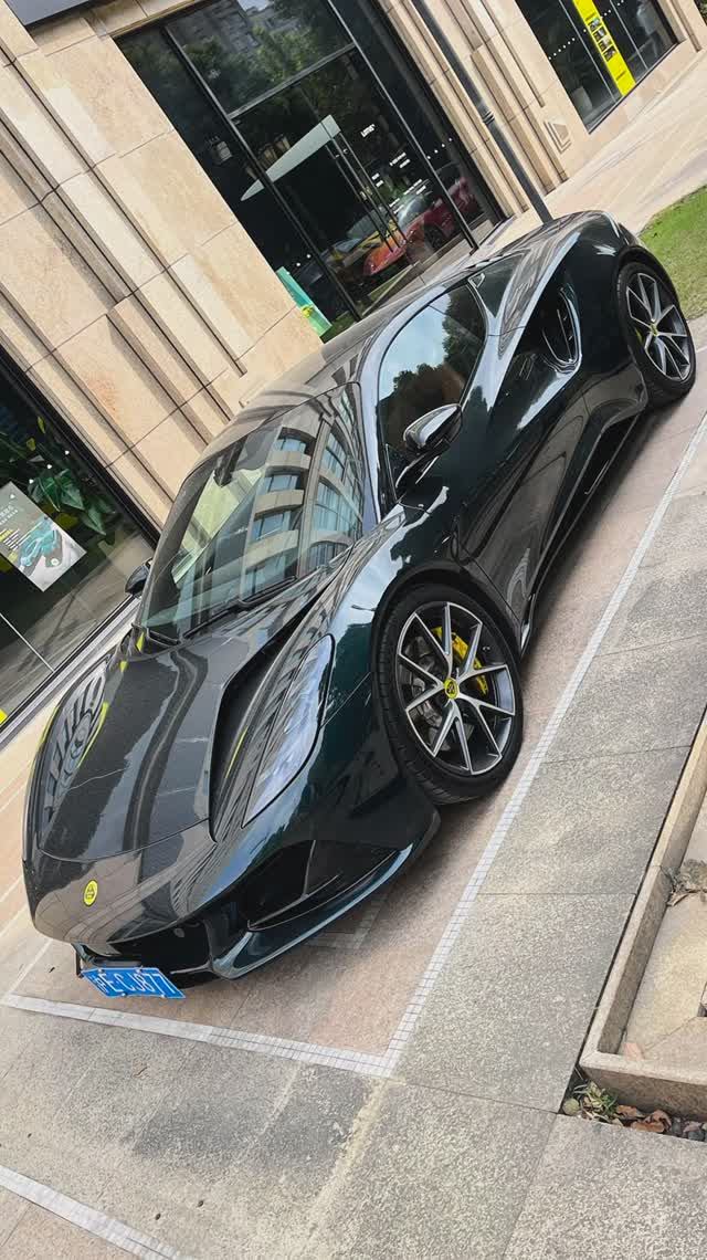 EMIRA — последний LOTUS с настоящим бензиновым сердцем 🇬🇧