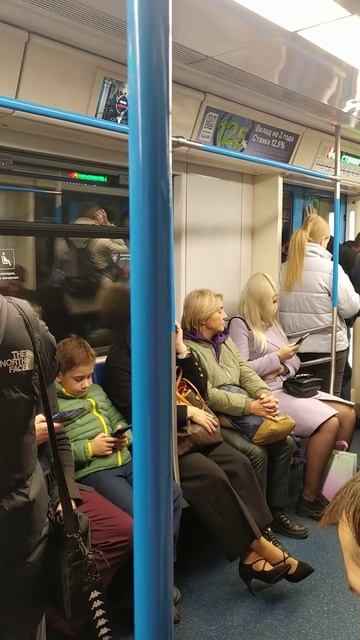 Блондинка и Лысый! Жуткая встреча! Мгновение жизни в вагоне метро (шутка юмора)