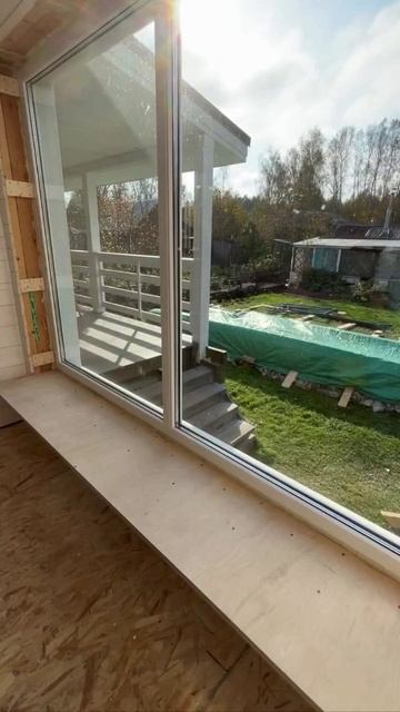 Установка деревянного подоконника.