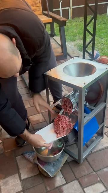 Мощная мясорубка ms32 aluminum 100 кг/час с нержавеющей головой - куриные окорочка с костью